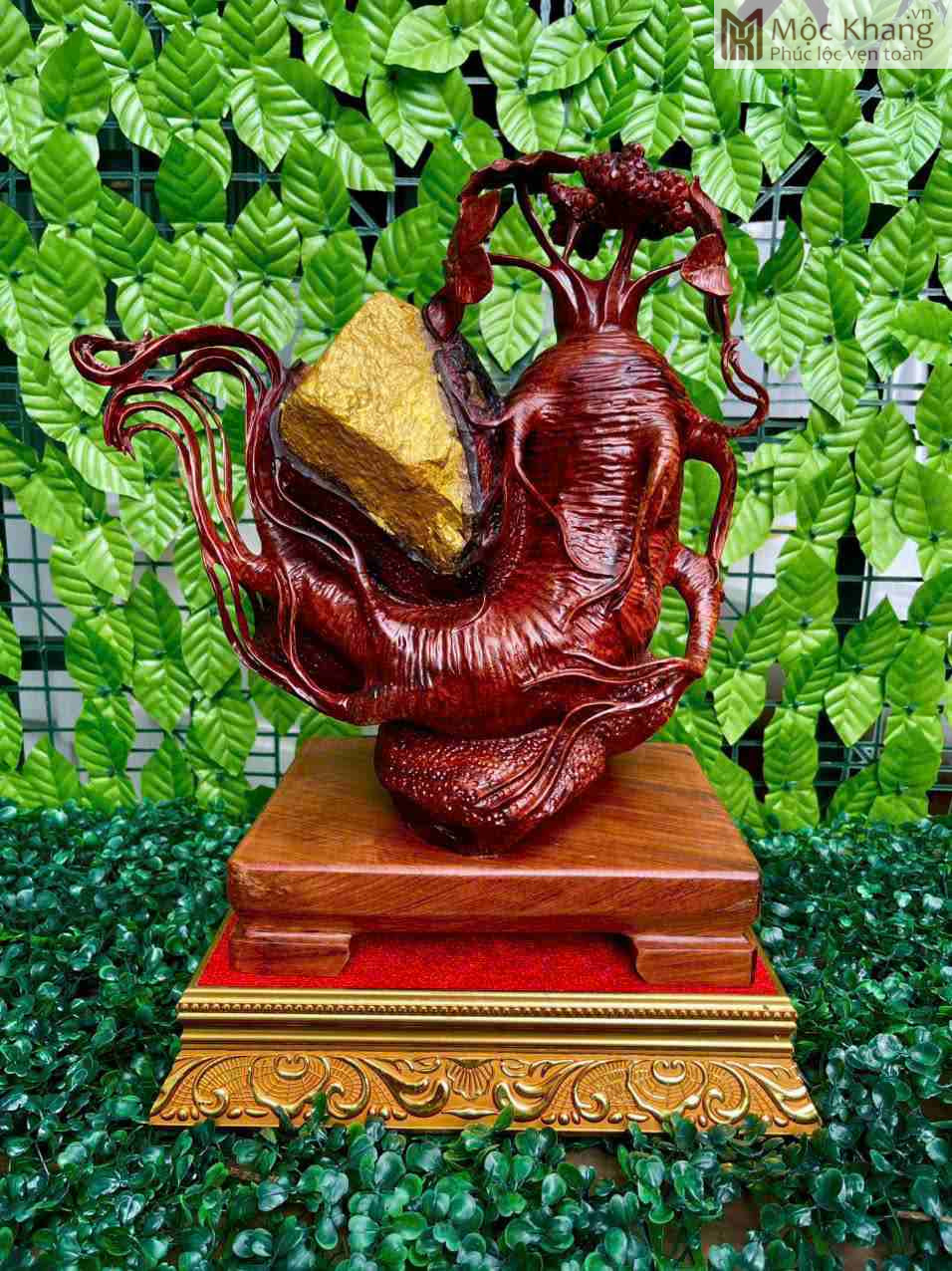 Tác Phẩm Sâm Trường Thọ Gỗ Hương Ôm Đá Tự Nhiên – Dát Vàng 24K - Mộc Khang