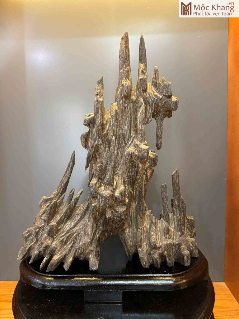 Trầm Hương Nguyên Khối Cao 40 (cm) - Mộc Khang